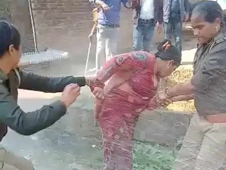 Police's promptness saved life, saved woman by showering water | कानपुर ...