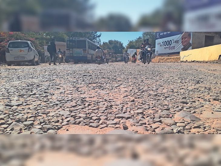 Model bus stand was to be built, even the road did not improve in a ...