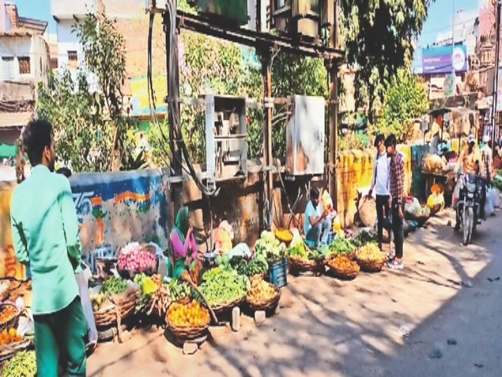 Vegetable market could not be built, risking life and selling ...