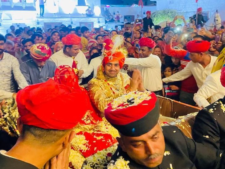 February 24, 2023: Avijit Singh arrives in Roht (Pali) with Manivka, welcomed by villagers ...