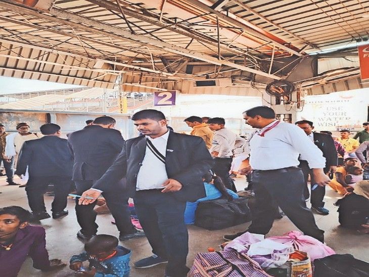 Ticket checking campaign at Gaya- Manpur station | बिना टिकट यात्रा ...