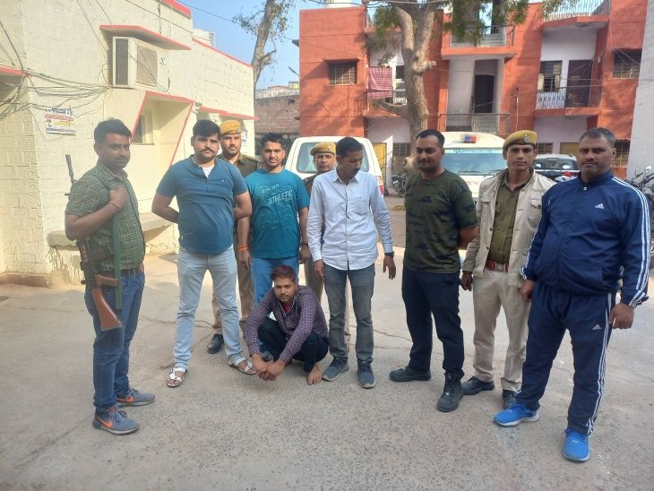 4 years ago 2 policemen were kidnapped, country made katta and two ...
