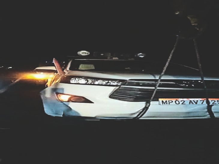 The car of the minister in charge collided with the divider near ...