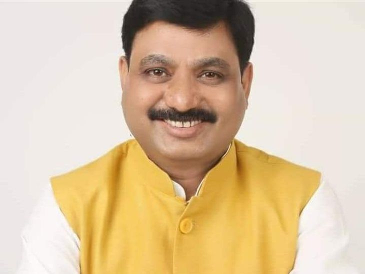 Folk singer Neeraj Pandey's song viral after Umesh Pal murder case ...