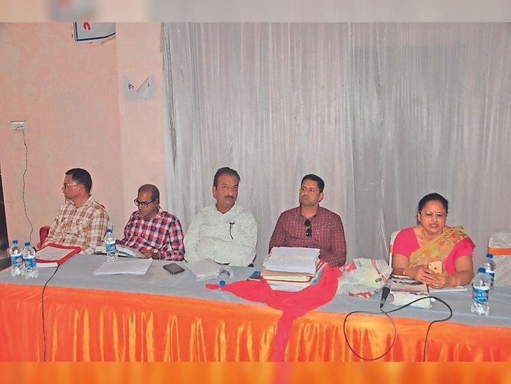 Before the board meeting, Congress councilor Dae Phad went to Kota with ...