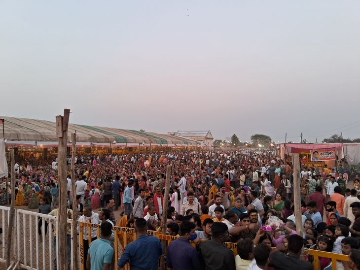 Double devotees sitting outside Katha Pandal; Dhirendra Sharutri ...