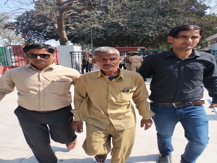 Lucknow - Driver Stands on Tower - Threatened to kill by jumping ...