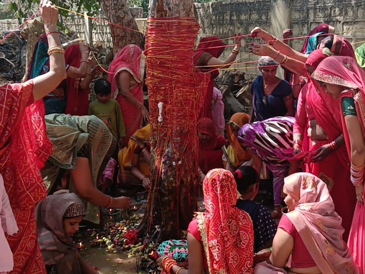 Women kept fast by circumambulating, wishing for the prosperity of the ...