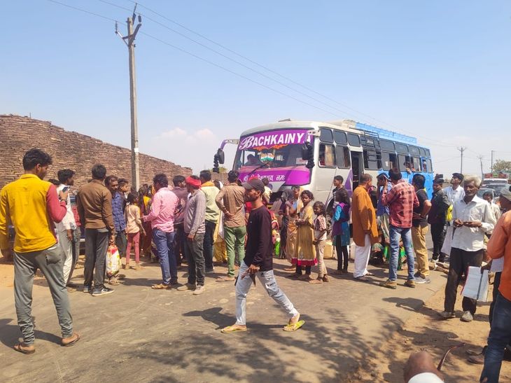 Bore being done to solve the water problem in village Tapra Plateau of ...