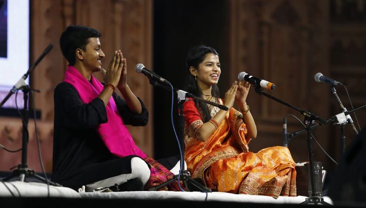 Maithili sang 'Chaap Tilak Sab Chhini Re Mose Naina Milaike...' to the ...