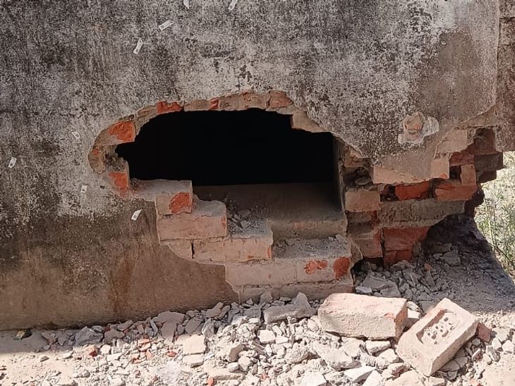 Goods worth lakhs including 40 boxes of liquor were blown away by ...