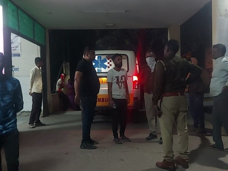 Used to work as a laborer, died after having food | ट्रेन की चपेट में ...