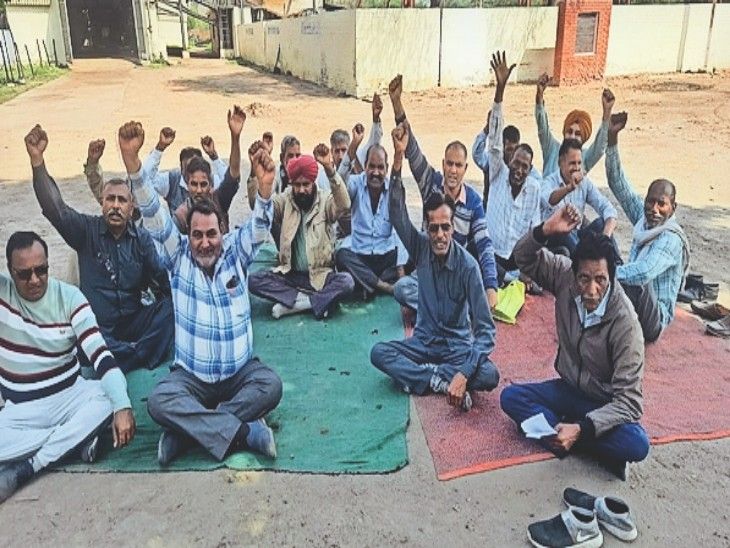 Sugar mill workers went on indefinite strike for non-payment of salary ...