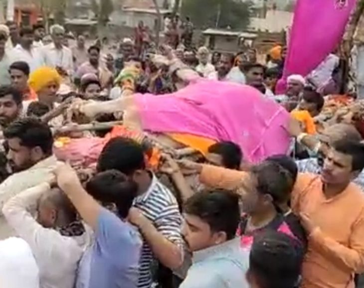 Farewell to Gau Mata with respect in Ratlam's Ravati, a temple of Gau ...