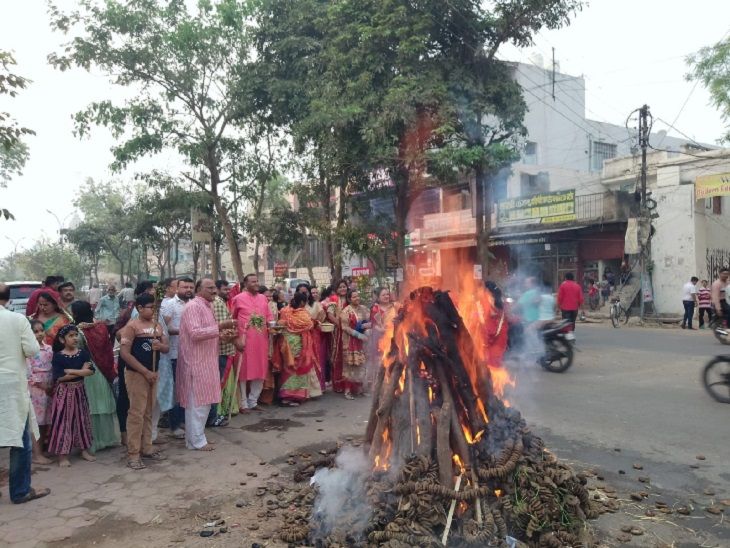 Mla Shailesh Pandey Danced Fiercely In Phag Festival Women Burn Holika