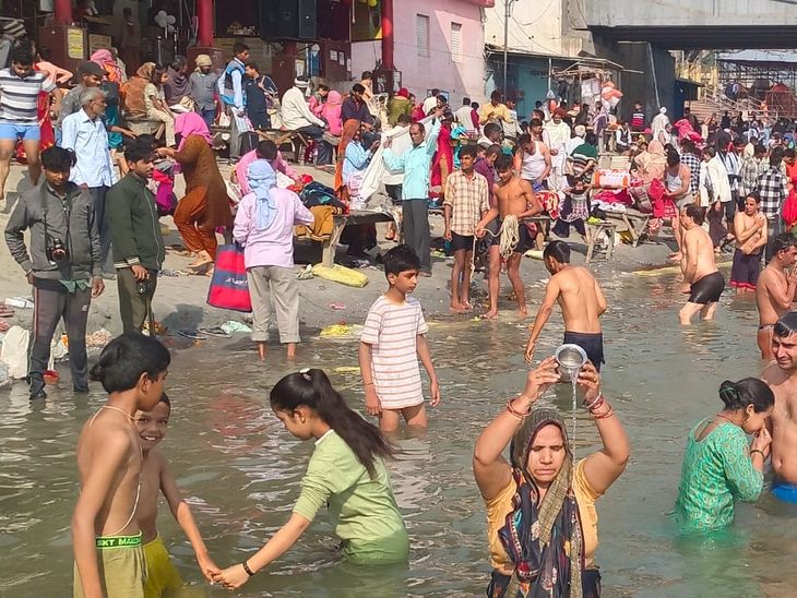 In the auspicious time of Brijghat Ganga Brahmakal of Garhmukteshwar ...