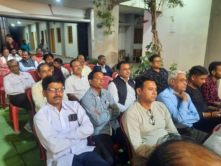 Poets of Vatsalya, Karuna, Raudra, Shringar and Veer Ras recited more ...