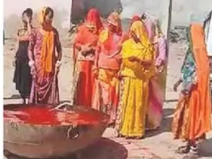 400 years old tradition in the city of Tonk | पुरुषों को गांव से विदा ...