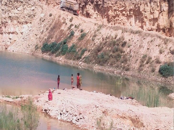 Innocent people getting down to bathe in pits dug 150 feet deep in ...