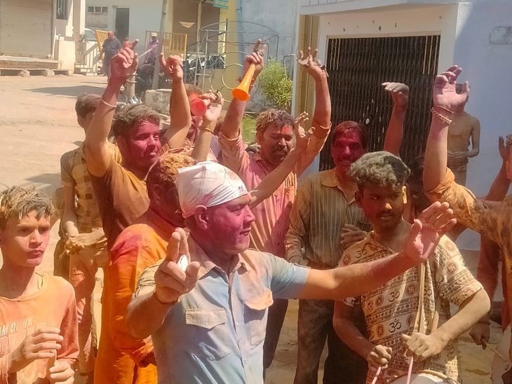 :Children showed enthusiasm by applying Rang Gulal to each other ...