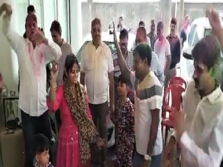 Police officers and SHOs painted in the colors of Holi, after 48 hours ...