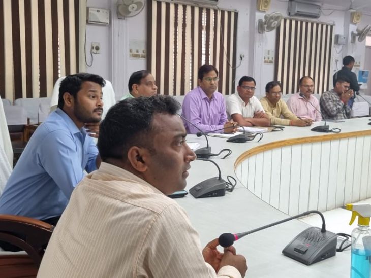 DM angry over slow progress of work on all three roads, instructions to ...