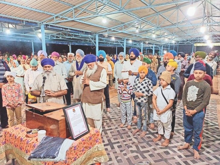 Prayers at the end of langars at Ghanauli, Thali Kalan, Singhpura and ...