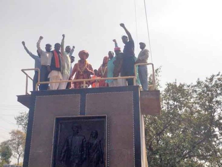 126th death anniversary of Savitribai Phule celebrated | समाजजन ने की ...