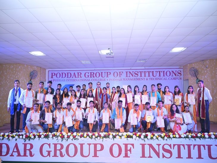 Spandan, the ongoing degree distribution ceremony at Poddar Group of ...