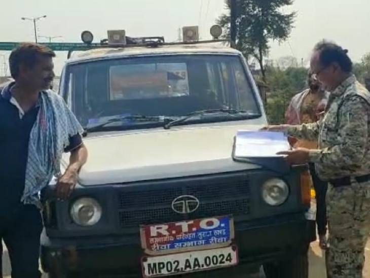 Seized a bus and truck running without permit in Rewa, two overloaded ...