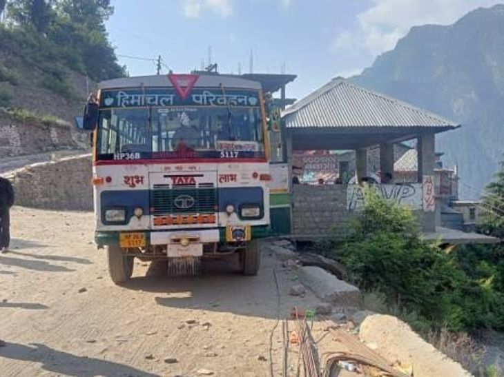 Chamba Pangi Valley HRTC Bus Service, Drivers Conductors Worshiped In ...