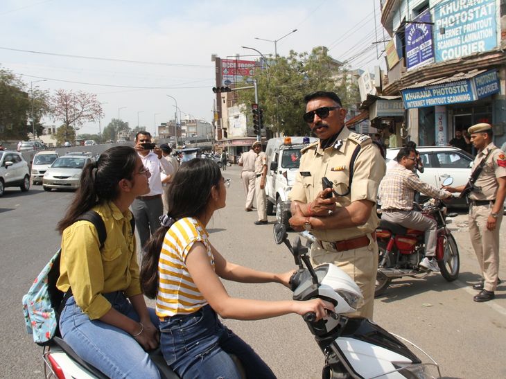 Hisar - Police blockade, ADGP-SP also on the road, challan.