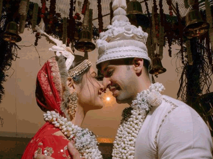 Mandap set up on the beach in Goa, Tomatina party in style of Zindagi ...
