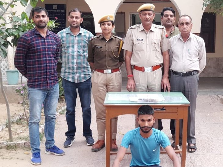 Photos with weapons were posted on social media, desi katta recovered ...