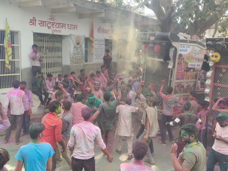 Baba reached Raisal court dancing and singing on DJ, celebrated by ...