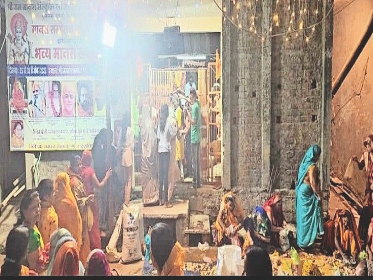 Women worshiped and offered cold food | शीतला सप्तमी: महिलाओं ने पूजन ...