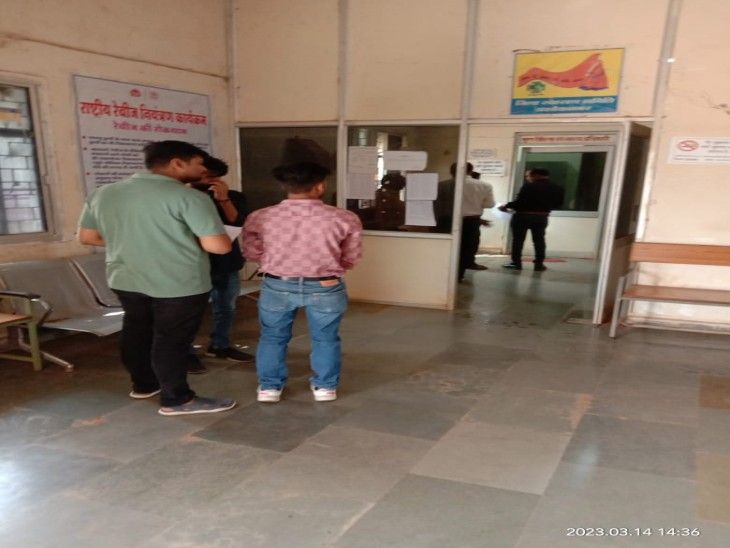 Investigation team came from Gwalior, discussed for two hours in a closed room of CMHO office ...