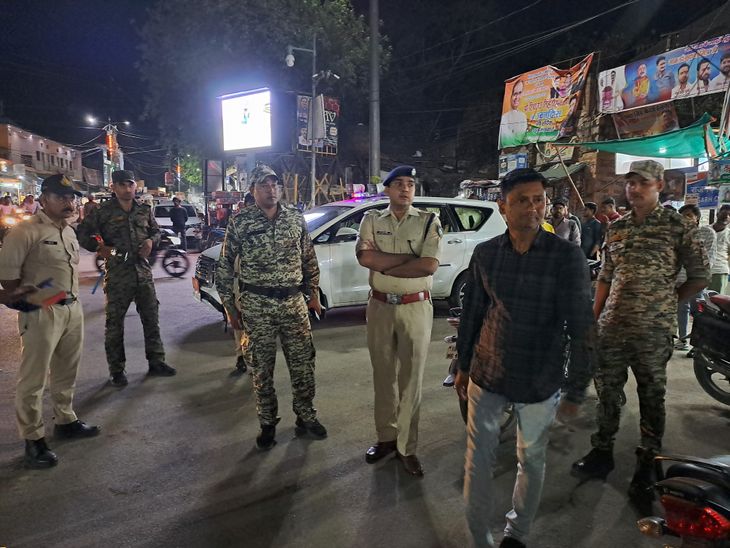 After checking the vehicle, interrogated the suspects, the SP cut the ...