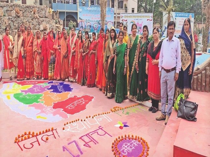 Sisters made a map of Buxar by indicating the blocks with Rangoli ...