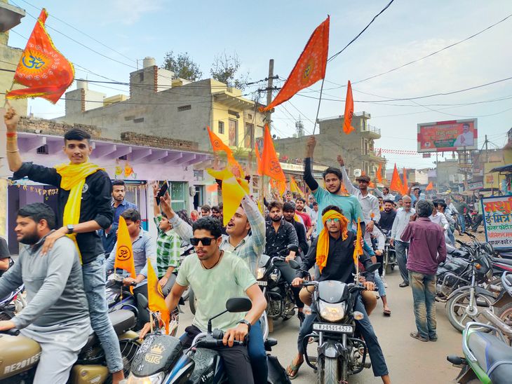 A large number of youths took part, decorated the intersections with ...