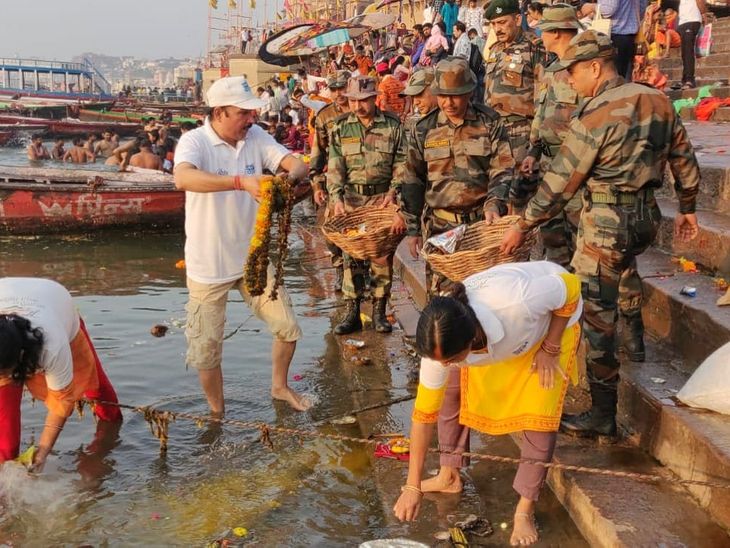 Ganga Task Force and Namami Gange team clean Ganga water on World Water ...