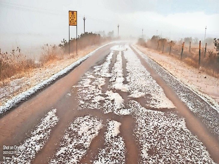 Hail fell heavily in Samaripath area, white sheet spread on the road ...