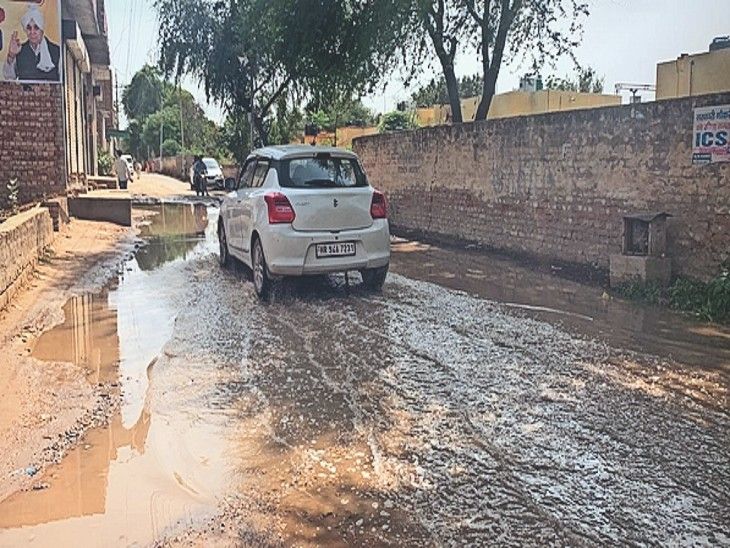 Dirty water filled on the road due to sewerage overflow, people are ...