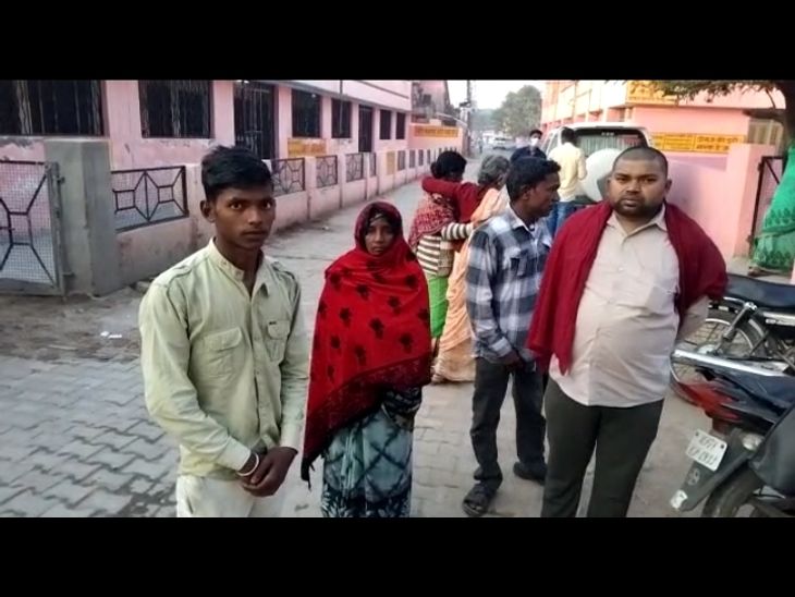 The miscreants thrashed and injured the young man who came to save, had ...