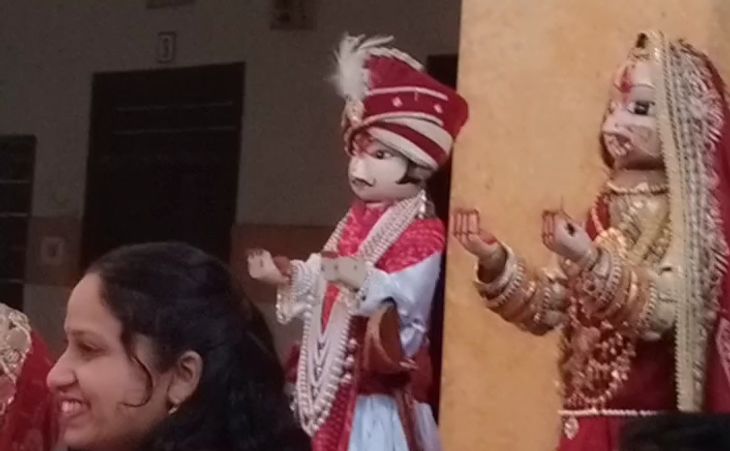 Gangaur Isar worship at Mahavir Dal Temple, people dance with Krishna ...