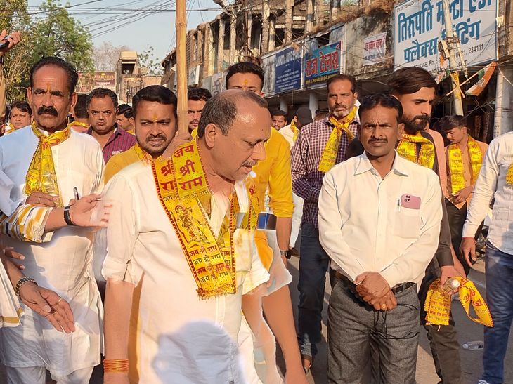 Yatra was welcomed from place to place by showering flowers, devotees ...