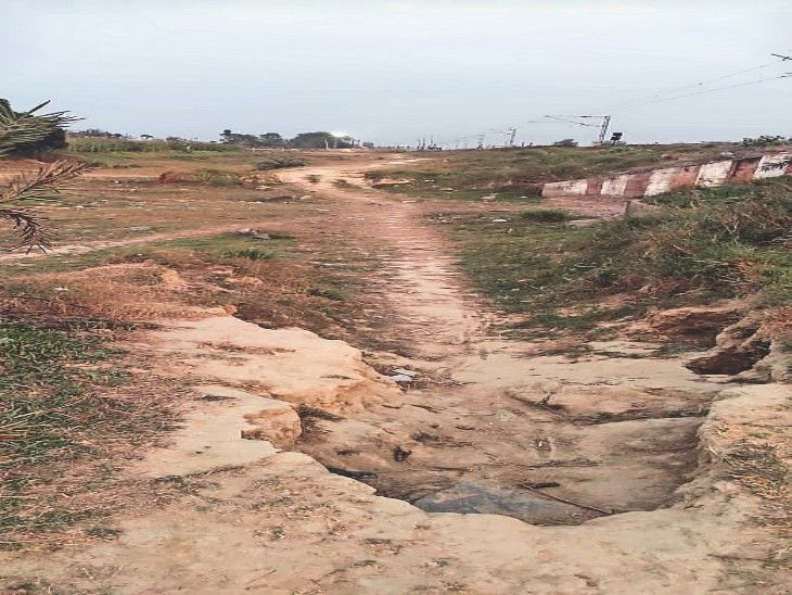 The pit dug 12 years ago at the eastern end of Sonma Pranpur Halt ...