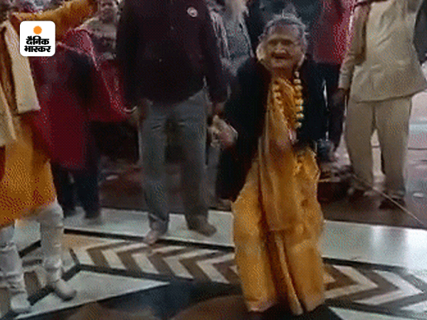 Govind Dev Ji Mandir Video; 85 Year Old Woman Seen Dancing On Krishna ...