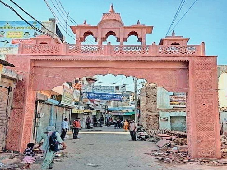 Reconstruction of the railway gate settled in the memories of the city ...