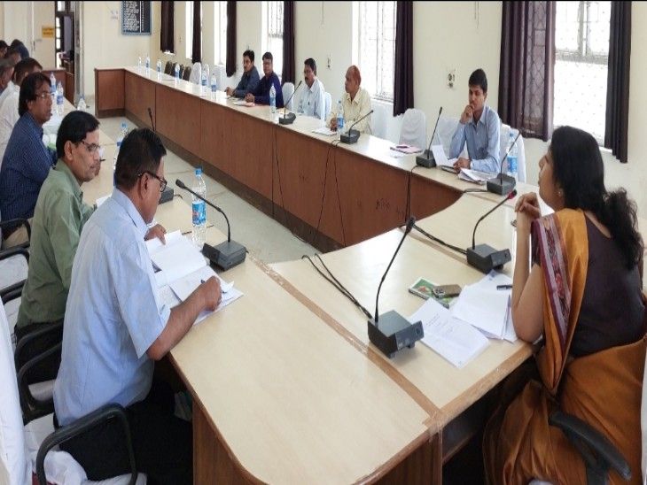 Instructions given to meet the goals in the monthly meeting of twenty ...